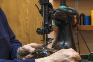 Top 7 Best Hand Leather Sewing Machines in 2024 [Reviews]